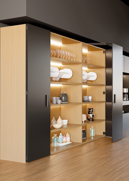 Spin: New folding door system with compass movement